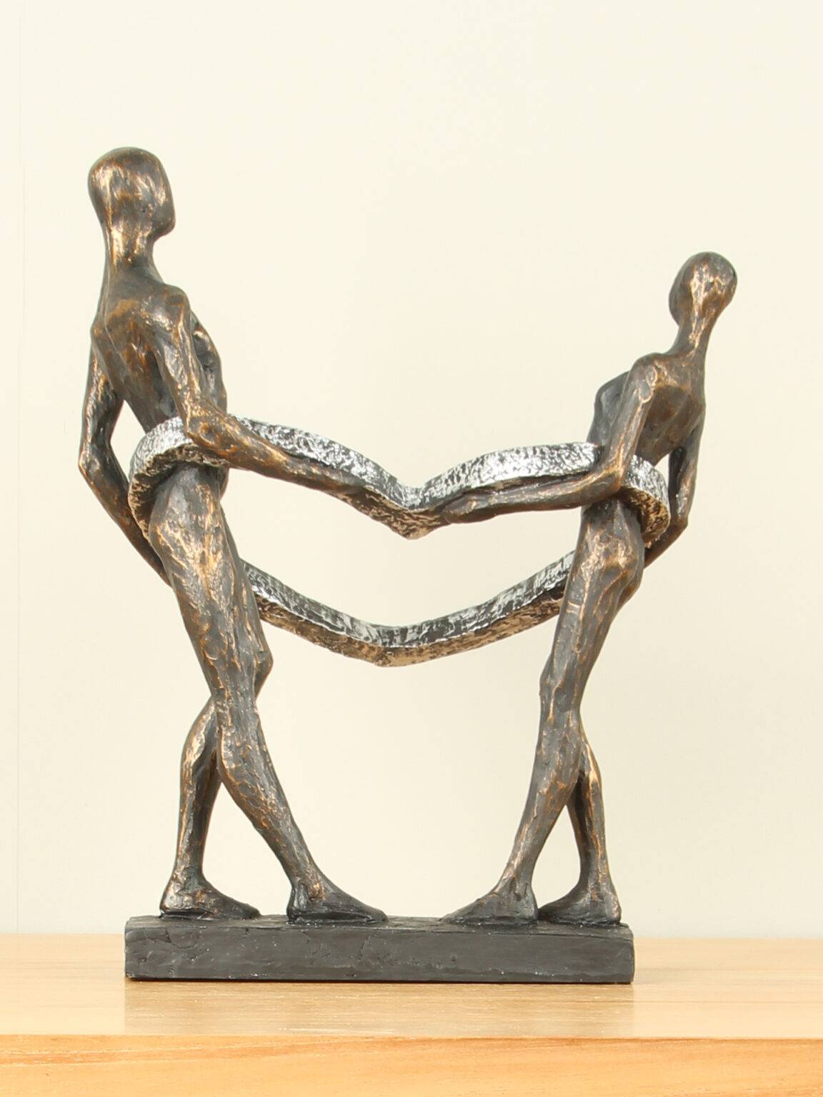 Bronzeoptik figur In Verbindung gebracht, 31 cm - Gartendekomarkt